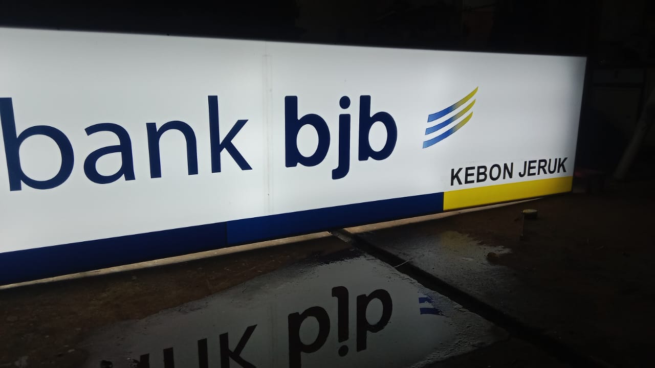 Pembuatan Neon Box di Jembatan Besi | OPTION Studio Indonesia | Jasa ...